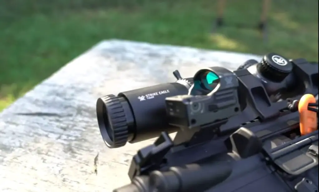 AR-15 Offset Red Dot: Yay or Nay? [A Complete Guide] | Reload Your Gear